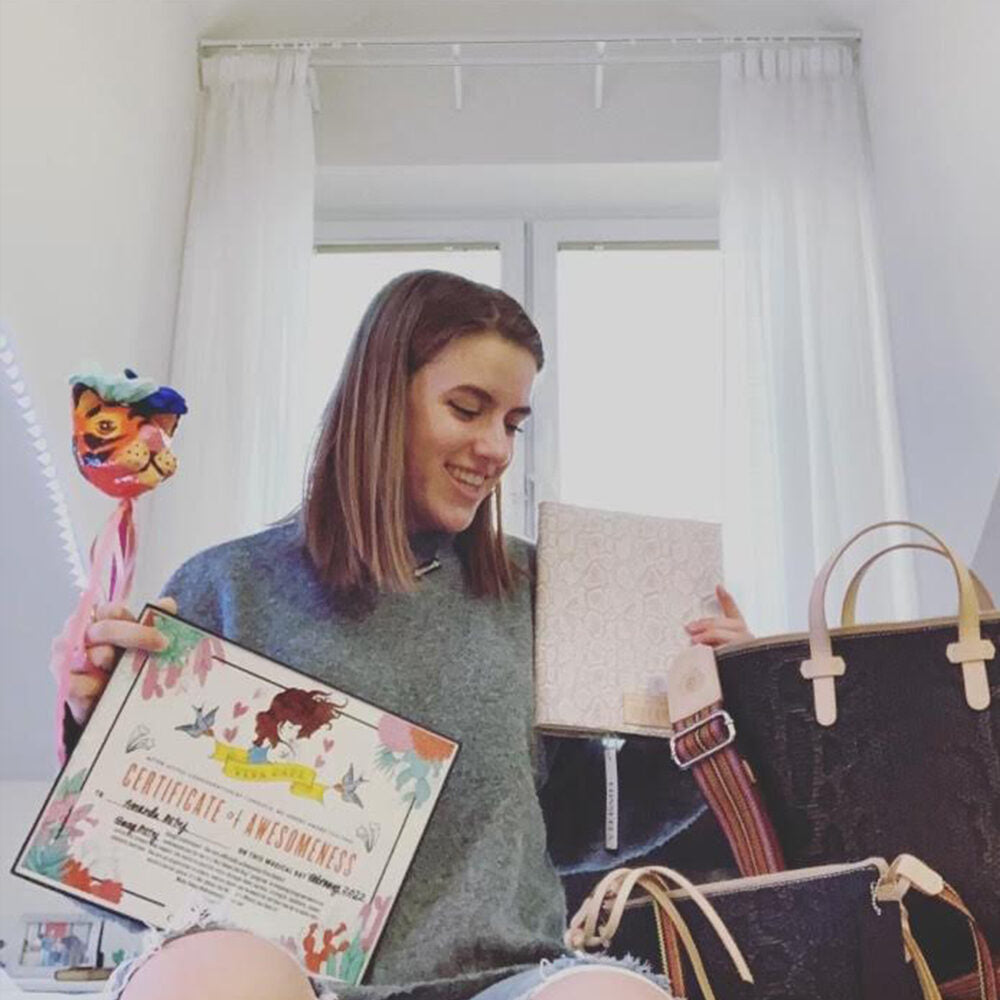 AMANDA M – Consuela