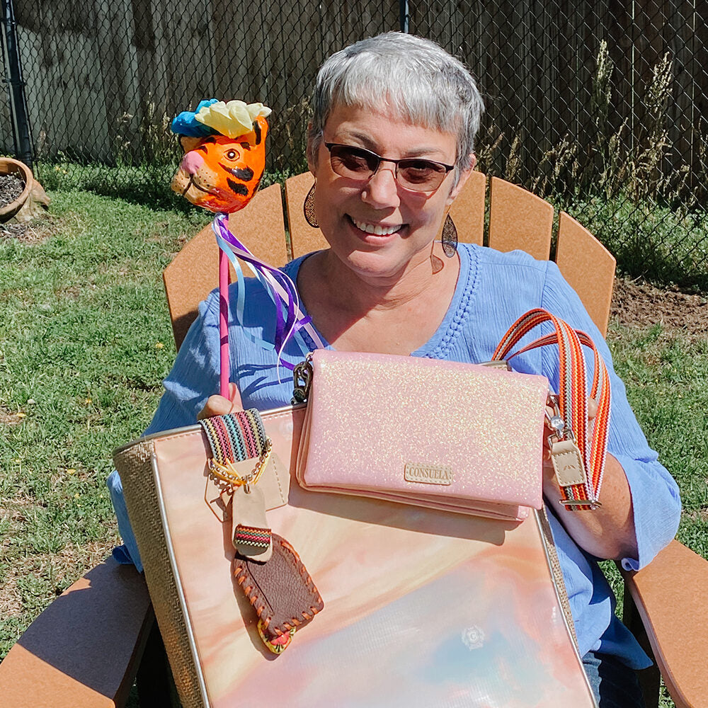 LAURA B – Consuela